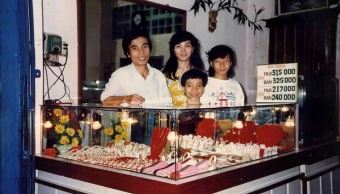 Cậu bé trong bức ảnh "tiệm vàng TPHCM năm 1988" tiết lộ thông tin bất ...